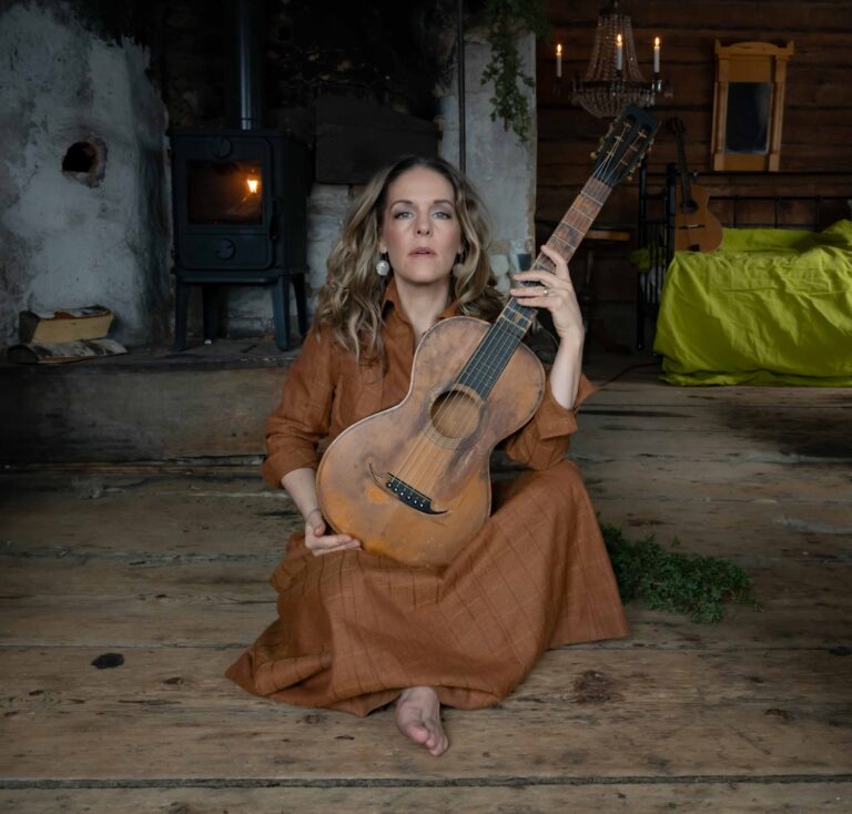 Sofia Karlsson - Avskalat • Heja Uppsala